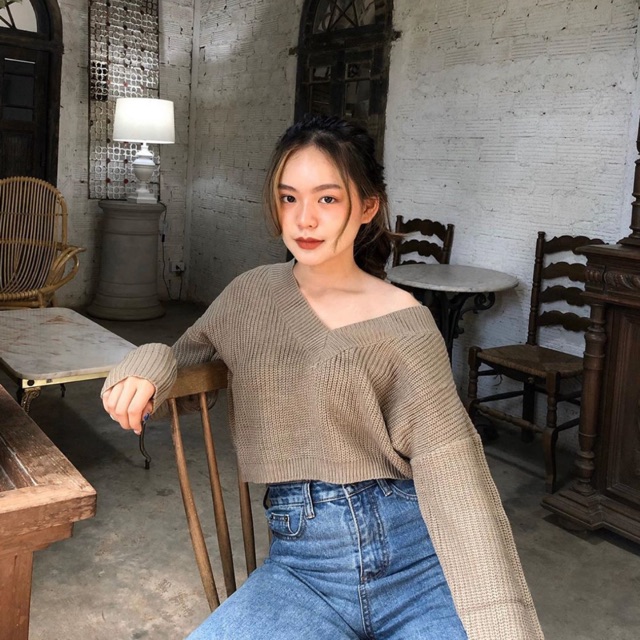 [NEW] Button back crop top ผ้าไหมพรม สีมอคค่า | Shopee Thailand