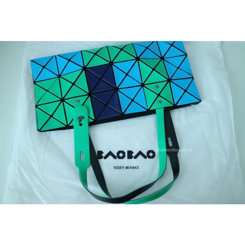 กระเป๋า Issey Miyaki - BaoBao 3 สี ของแท้ 100% มือ2 | Shopee Thailand