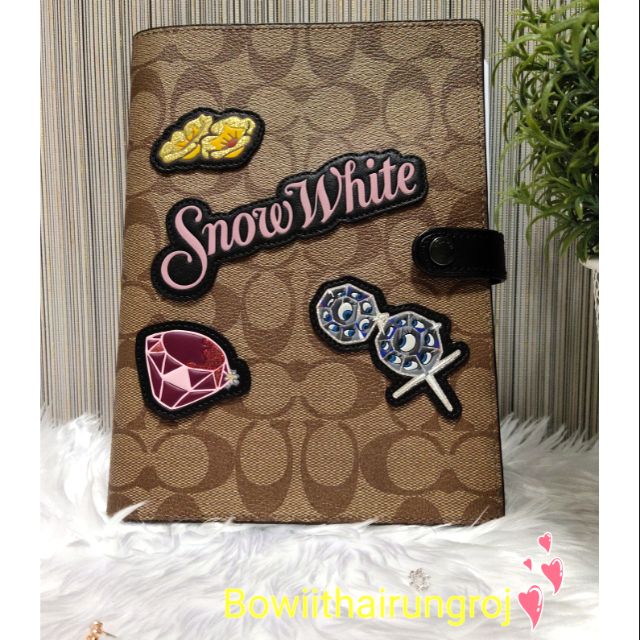 สมุด COACH F73507 DISNEY X COACH NOTEBOOK IN SIGNATURE CANVAS WITH SNOW ...
