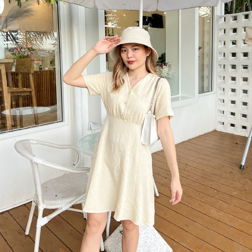 🤎ลด 𝟲𝟬.-พิมพ์ NTBCTT🤎nature.bkk - DRN1119 เดรสเอลล่าเทกเจอร์ดอกไม้ ella bow dress | Shopee Thailand