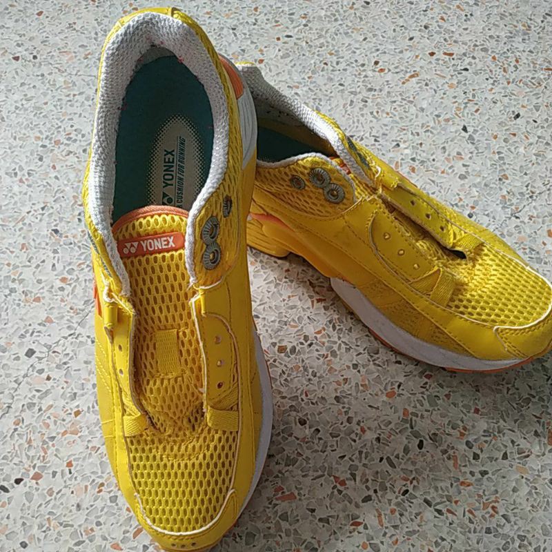 รองเท้าวิ่ง Yonex Breeze run size39 (มือสองสภาพดี) SH1208 | Shopee Thailand