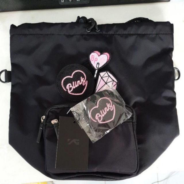 พร้อมส่ง! กระเป๋า Blackpink pouch bag ของแท้จากช้อป 100% | Shopee Thailand