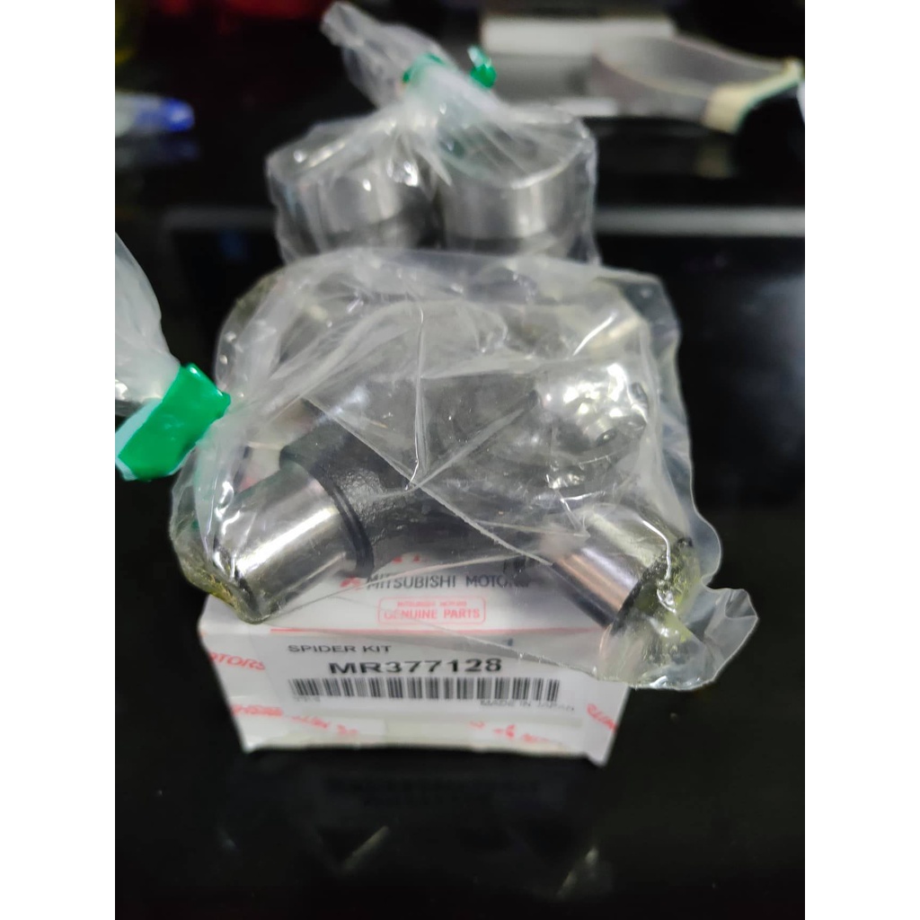 ยอยเพลากลาง Triton 4WD / Triton PLUS แท้ MR377128 | Shopee Thailand