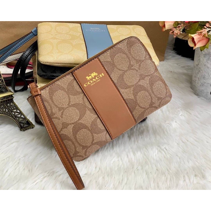 COACH 58035 CORNER ZIP WRISTLET | Shopee Thailand