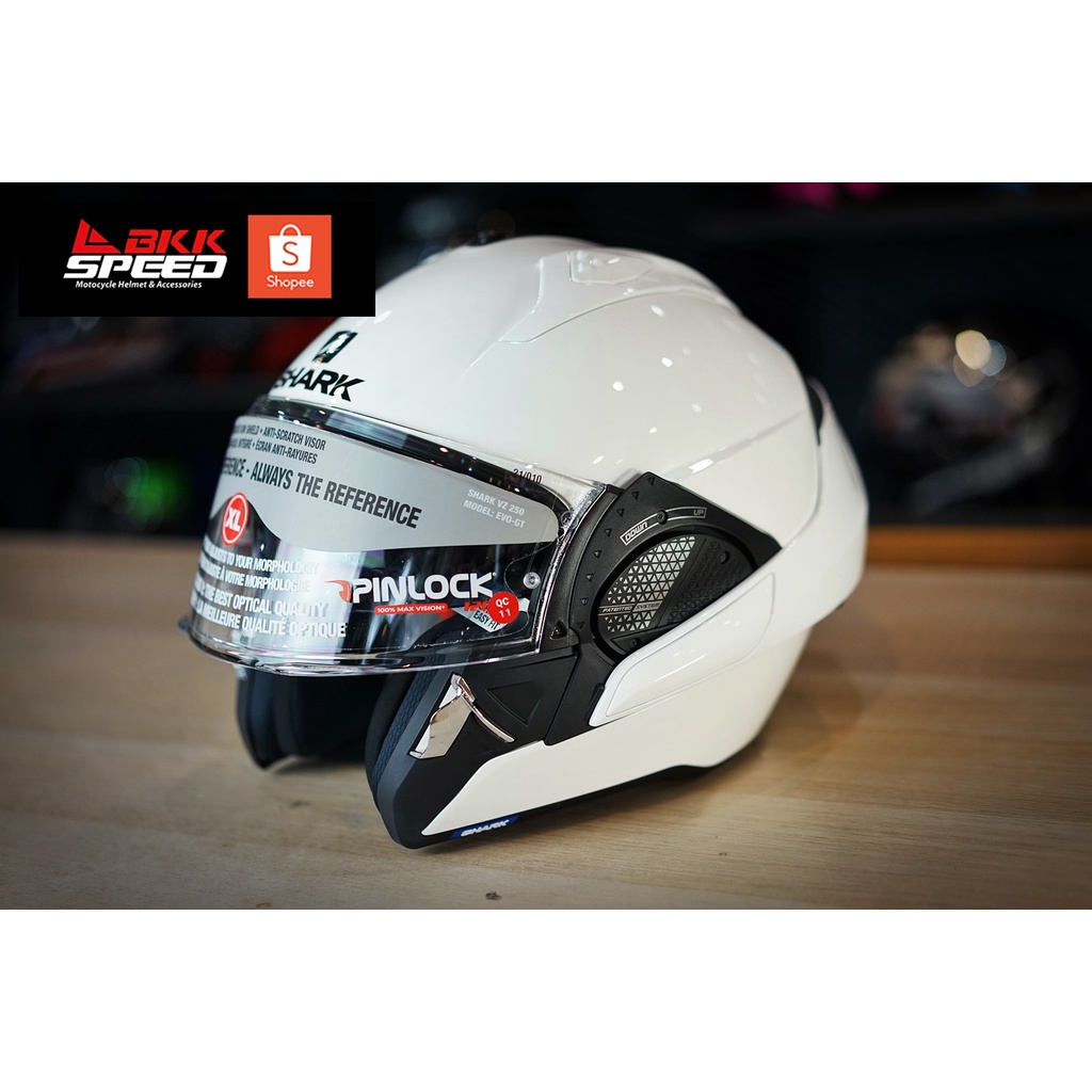 Shark EVO GT White สีขาวล้วน สะอาดตา เห็นชัดเจน หมวกยกคางไปด้านหลัง ...