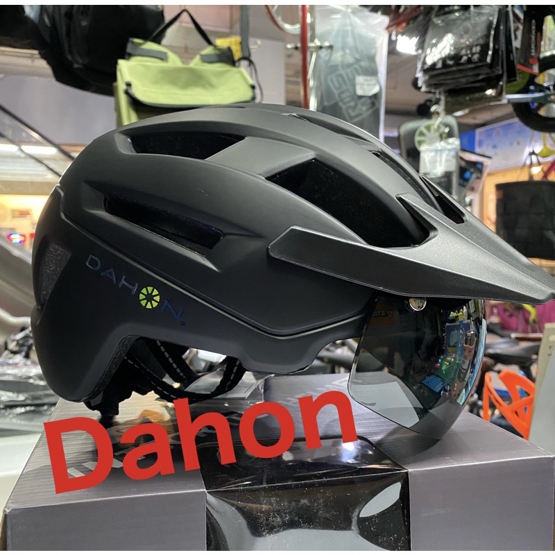 หมวกกันน็อค Dahon Integrated Helmet มีแว่นแม่กันแดดแม่เหล็ก ไฟท้ายUSB ...