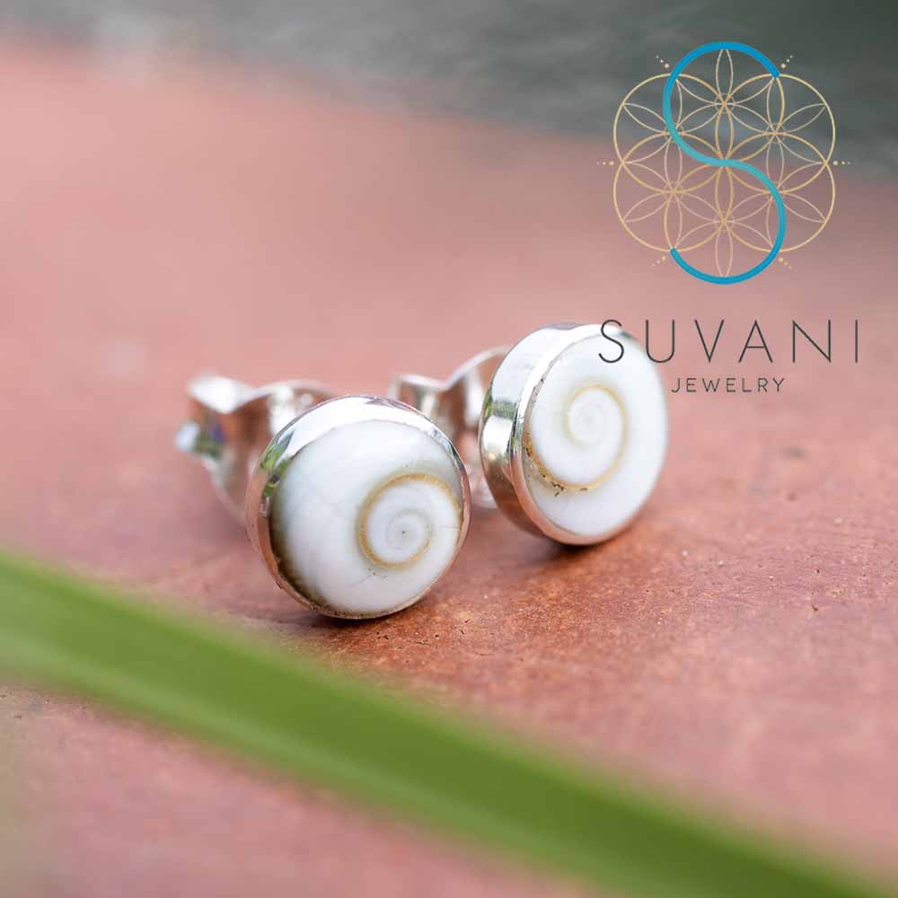 SUVANI เงินแท้ 92.5% ต่างหูเปลือกหอยตาพระศิวะ (Shiva Eye Shell) ต่างหู ...