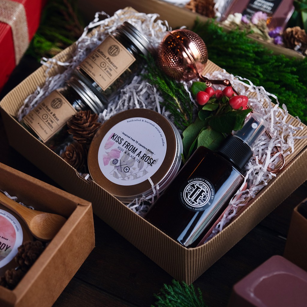 TE GIft Set ชา ที่กรองชา เทียนและรูมเสปรย์ แบรนด์ ที | Shopee Thailand