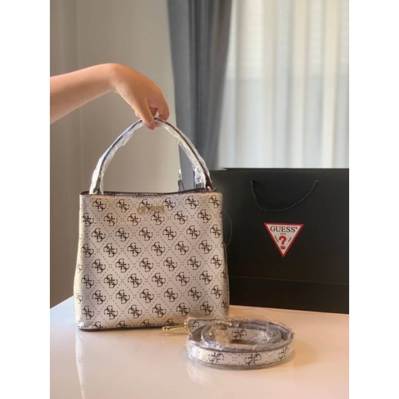 Outlet ของแท้ กระเป๋าทรงถังจากguess_dabag | Shopee Thailand