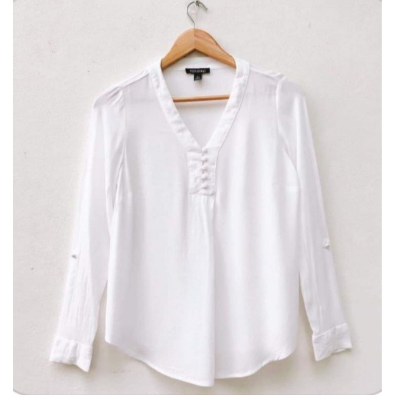 เสื้อมือสองคอวีสีขาว แบรนด์ ros ali ไซร์ s | Shopee Thailand