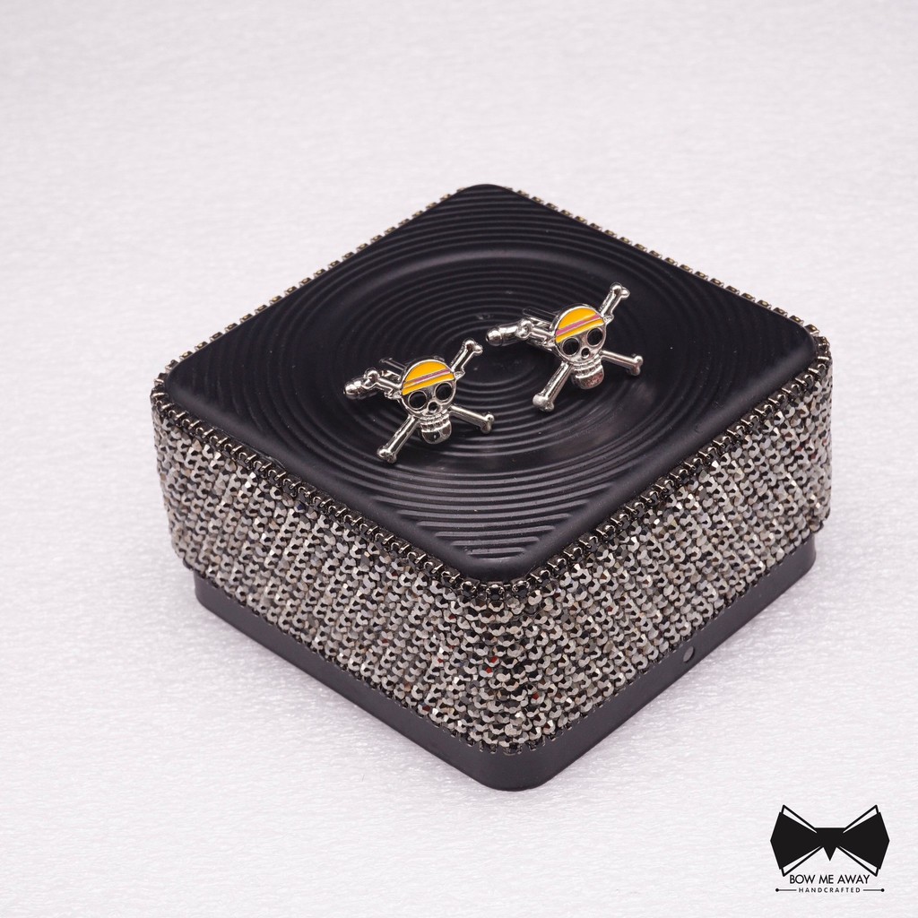 คัฟลิงค์กระโหลกหมวกฟาง-Straw Hat Skull Cufflinks | Shopee Thailand