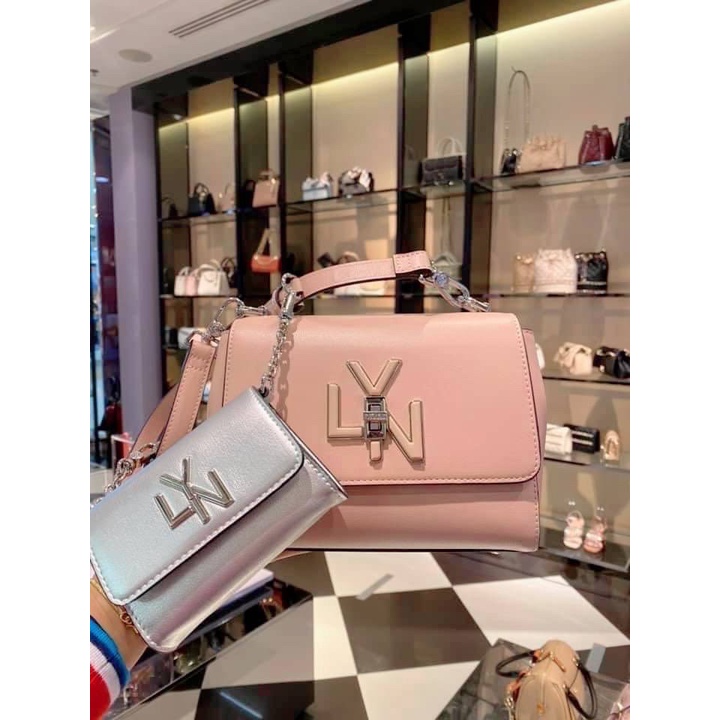 กระเป๋าสะพาย แถมใบเล็ก Lyn Mini Crossbody bag คอลเลคชั่นใหม่ งานแท้ ...