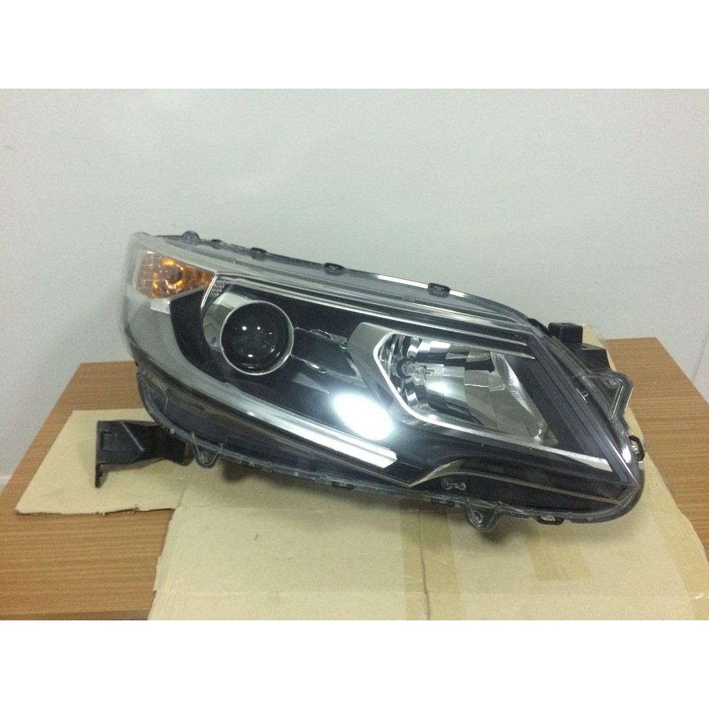 ไฟหน้า Honda BR-V ของแท้ มือสอง ข้างขวา | Shopee Thailand