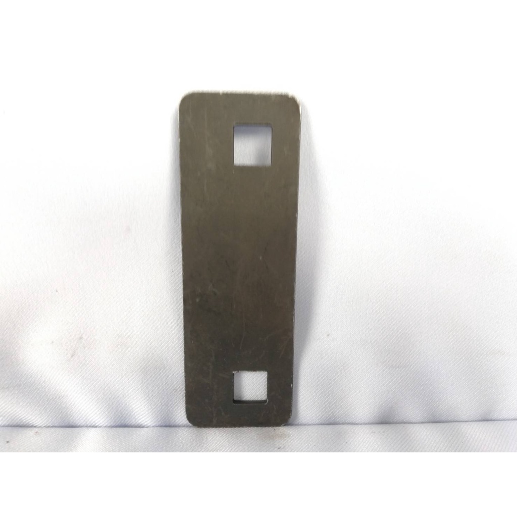 28189A แผ่นรองหัวจรวด ใช้ ได้กับ รุ่น DC60,DC68,DC70,DC95,DC105 GUIDE SIDE อะไหล่รถเกี่ยว ยี่ห้อ ...