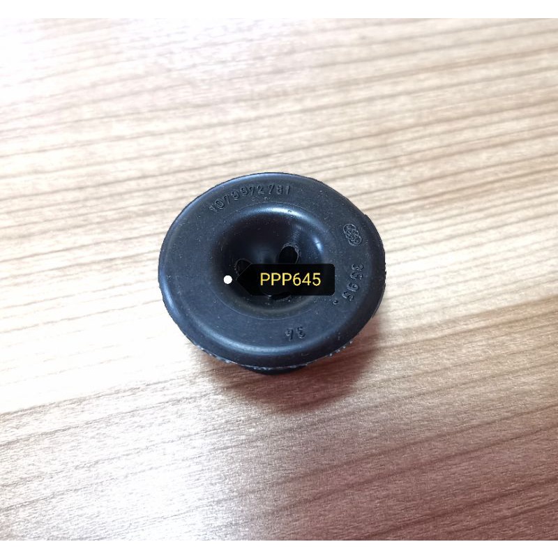 ยางตัวอุตท่อระบายน้ำที่อ่างยางอะไหล่ รถเบนซ์ ของแท้ เมอร์เซเดส-เบนซ์ ...