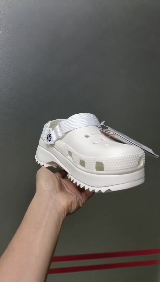 croc แท้ pure white&black hiker clog cross เหมาะกับเดินชายหาดกลางแจ้ง ...