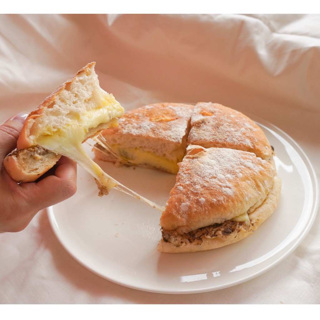 Truffle Cheese Bread (ขนมปังทรัฟเฟิ้ลชีส) by Madame Tuang มาดามตวง ...