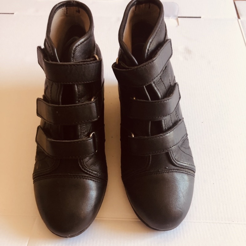 รองเท้า บูท Easy Sperit ของแท้ 💯% ไซน์ 39 สภาพและตำหนิ ตามรูป | Shopee ...