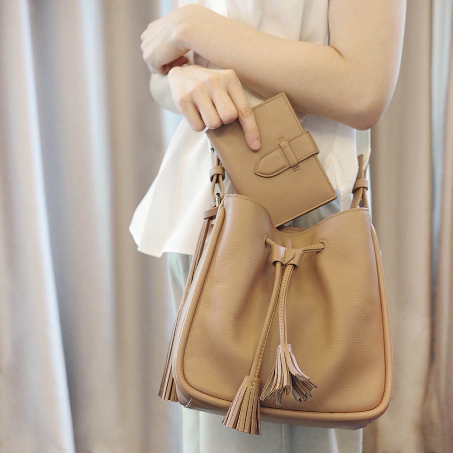 Joy bucket กระเป๋าทรงบัคเก็ต ไซส์ M สะพายข้าง หนังวัวแท้ | Shopee Thailand