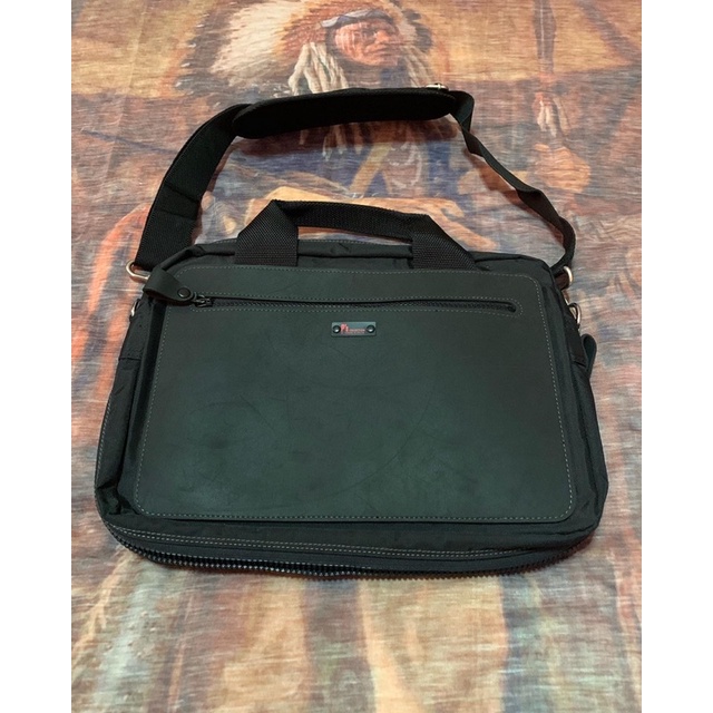 กระเป๋าหิ้ว พร้อมสายสะพาย Porter สภาพมากกว่า 85% สวยงาม สมบูรณ์ ค่อนข้างใหม่ เป็น P’S collection ...