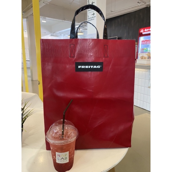 FREITAG MIAMI VICE F52 หูดำตัวแดง มือ2 สภาพใหม่ ใช้งานน้อย | Shopee ...