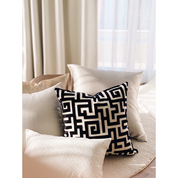 PUSANI - หมอนอิงลาย สีขาวดำ Jim Thompson | Shopee Thailand