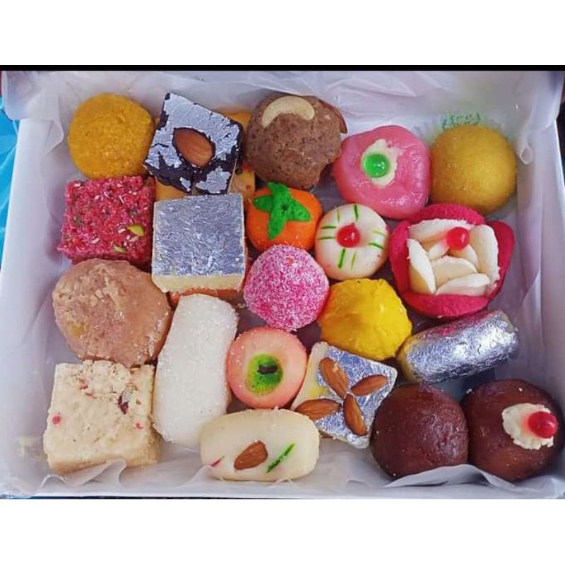 ขนมอินเดียแบบรวม Mixed Indian sweets อร่อยสุดยอด ประมาณ 23 ชิ้น โคตร ...