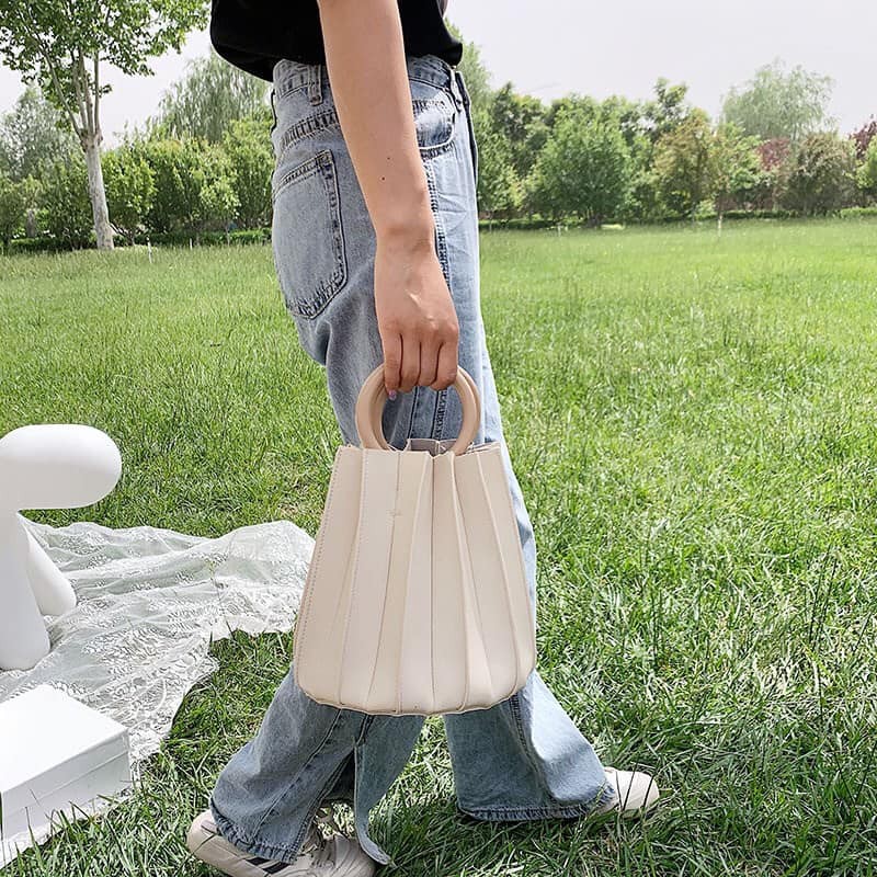 🔥ขาว น้ำตาล พร้อมส่ง มีCODEส่วนลด🔥 Crepe bag ถ่ายจากสินค้าจริง | Shopee ...