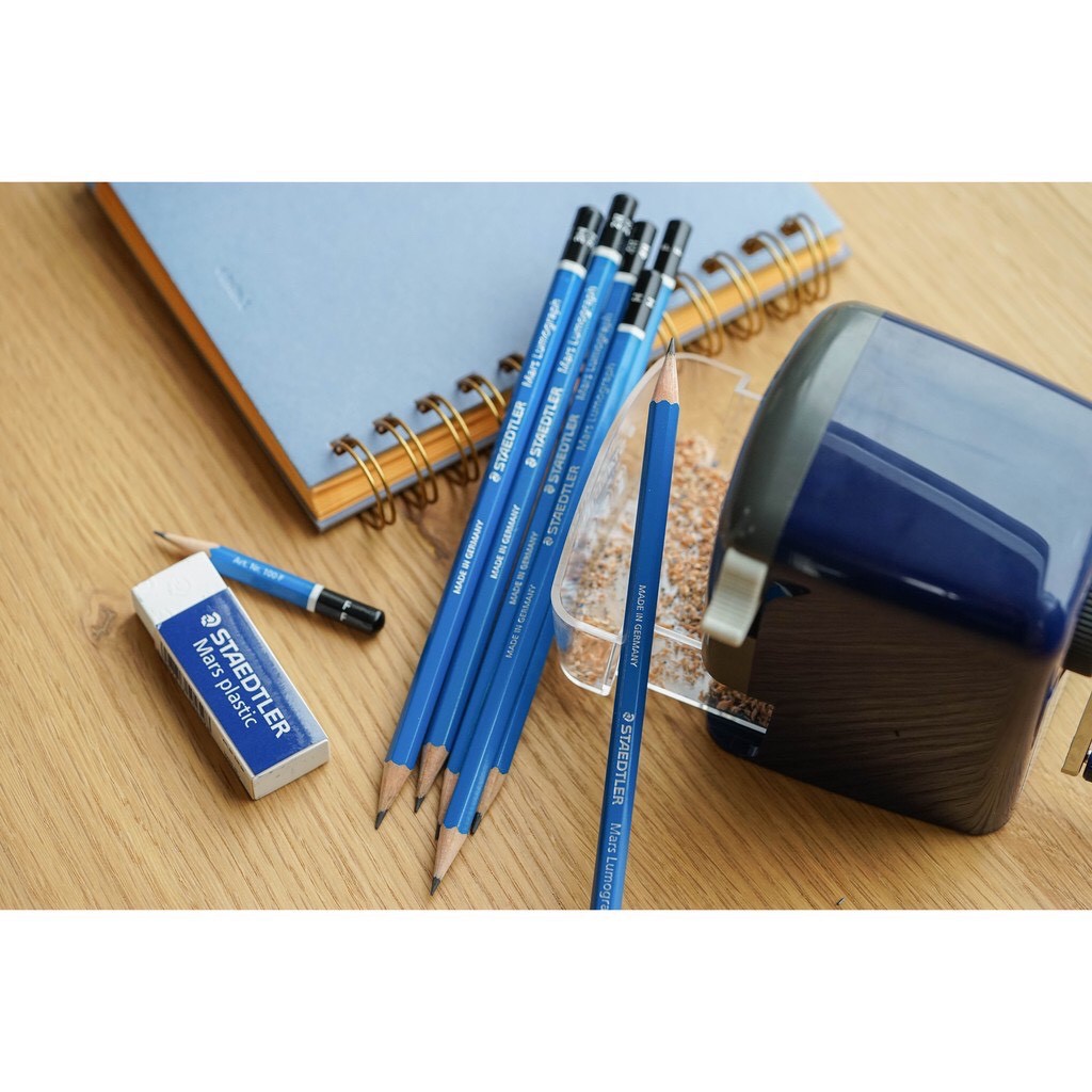 12แท่ง ดินสอเขียนแบบ 2b ด้ามสีฟ้า Staedtler กล่อง 12 แท่ง Lumograph