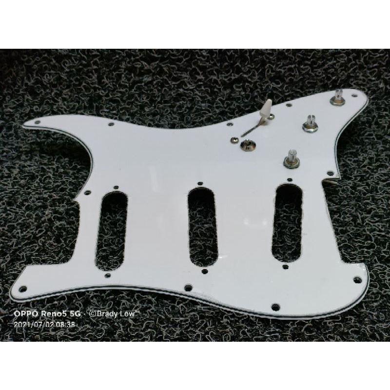 บังโคลน Strat 7 เสียง สายไฟปิ๊กการ์ด ไม่มีปิ๊กอัพ | Shopee Thailand
