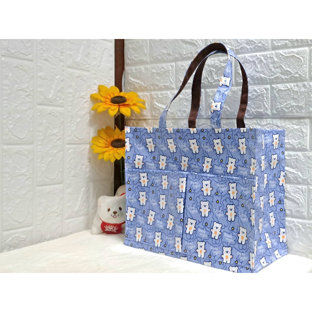 กระเป๋าผ้าเคลือบกันน้ำไซส์ Lใส่เสื้อผ้าเดินทางได้มีซิปมีช่องด้านหน้า2ช่อง | Shopee Thailand