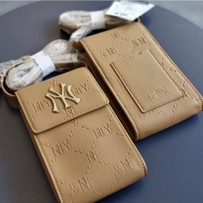 แท้ 💯 MLB monogram embo phone bag NY กระเป๋าสะพายข้าง กระเป๋าใส่มือถือ ...