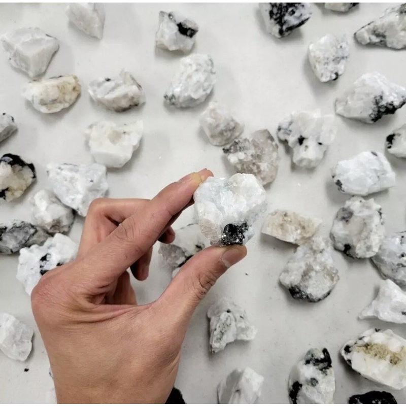 1 Pc Natural Rough Moonstone Rough Stone For Healing And Meditation ...