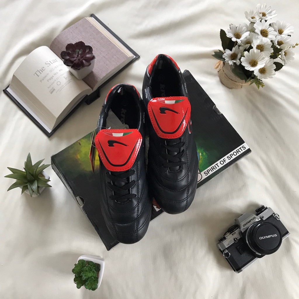 รองเท้า KRONOS FOOTBALL STUD Unisex ของแท้ 100% (A) | Shopee Thailand