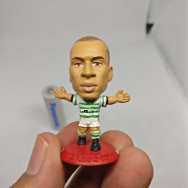 Larsson model football player | Shopee Thailand