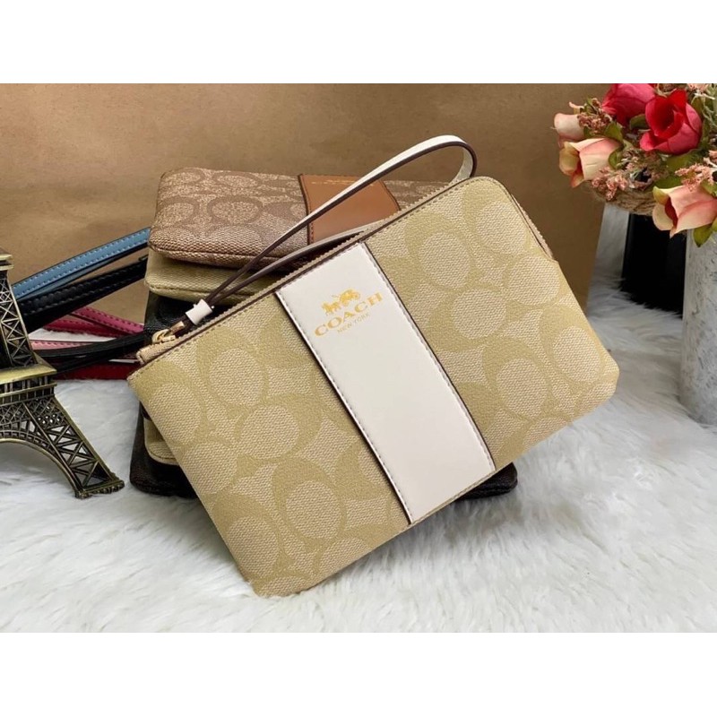 COACH 58035 CORNER ZIP WRISTLET | Shopee Thailand