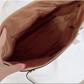 COACH GALLERY TOTE IN SIGNATURE CANVAS | Shopee Thailand