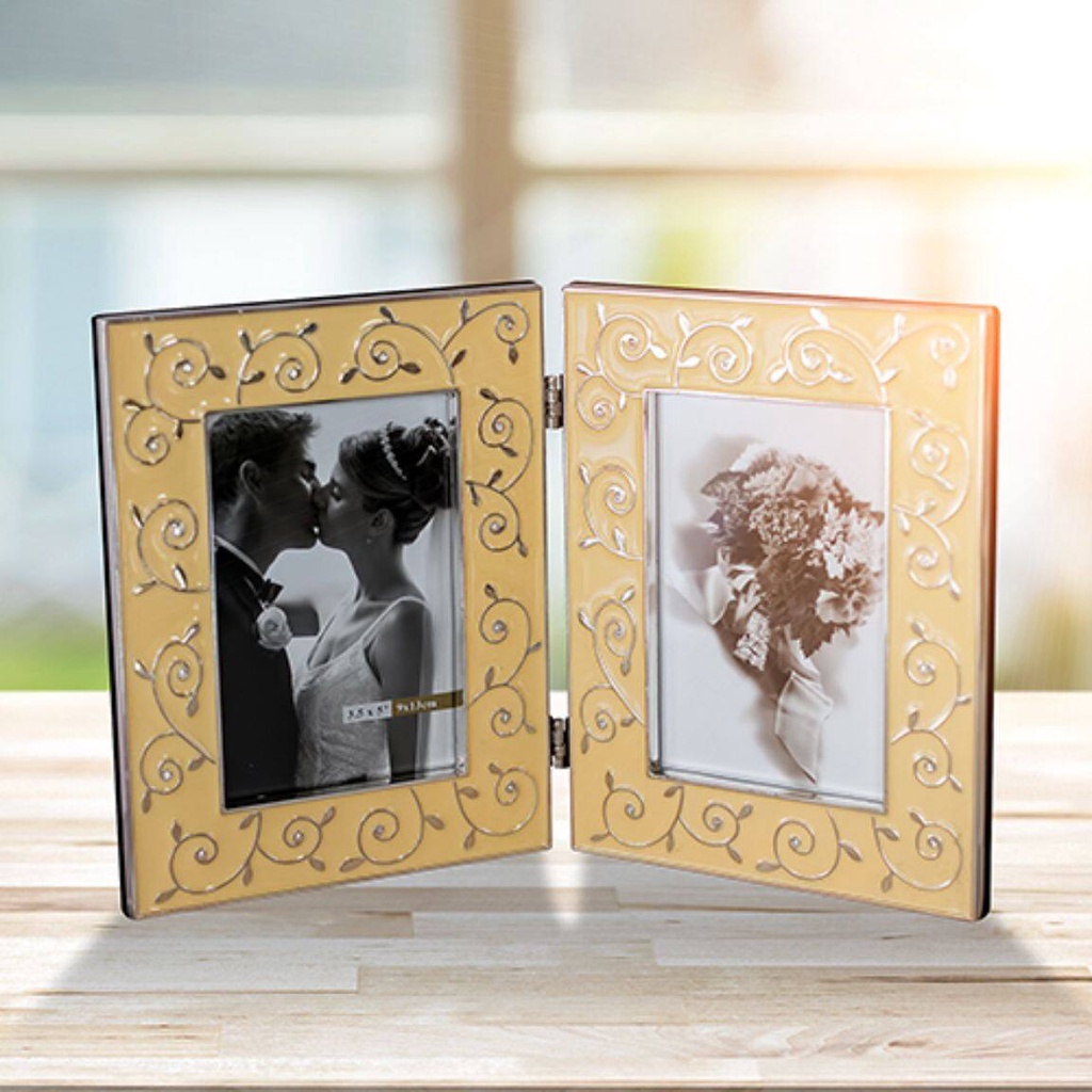 กรอบรูปคลาสสิค ประดับเม็ดคริสตัล ขนาด 3x5 นิ้ว สำหรับเก็บทุกภาพความทรง ...