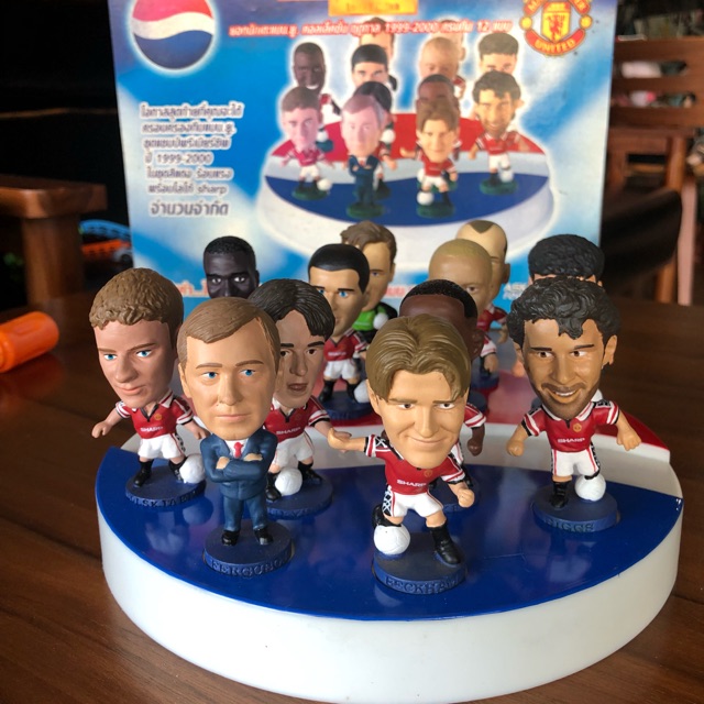 ทีมแมน.ยู. ชุดแชมป์พรีเมียร์ชิพ ปี 1999-2000 ชุดแดงร้อนแรง พร้อมโลโก้ ...