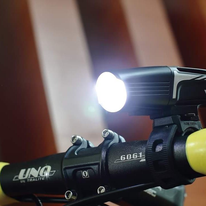 ไฟหน้าจักรยาน MOON METEOR VORTEX 1000 lumen High-Power | Shopee Thailand