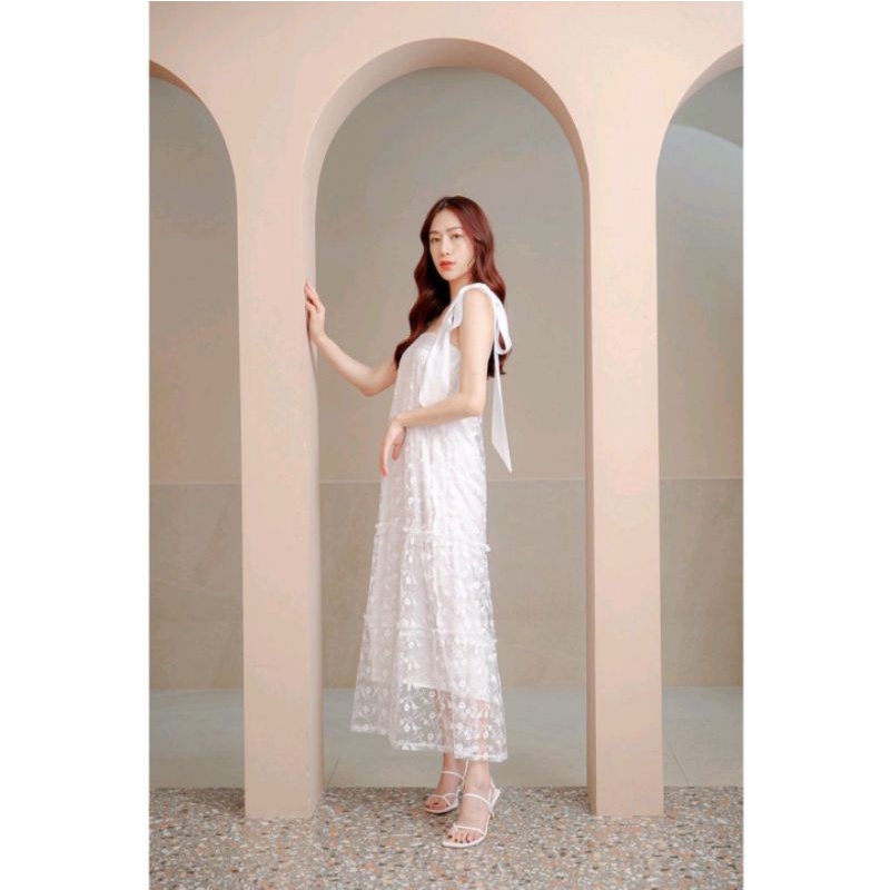 ส่งต่อ Maddalyn : Ella dress เดรสขาวผ้าลูกไม้ปักลายดอกไม้สีขาว ใส่ครั้ง ...