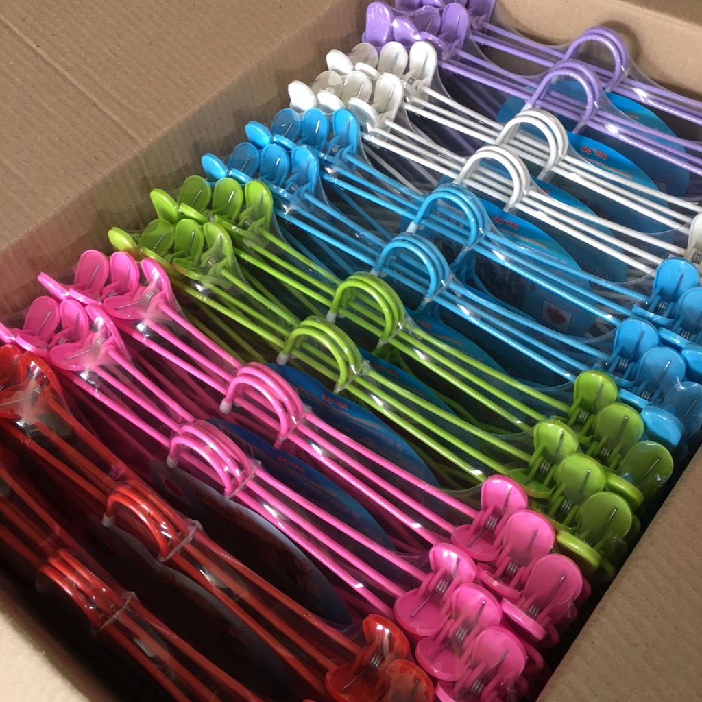 ไม้แขวนกระโปรง 18 ชิ้น ไม้หนีบ แขวนกางเกง ไม้แขวนแบบหนีบ #No.99x3 ...