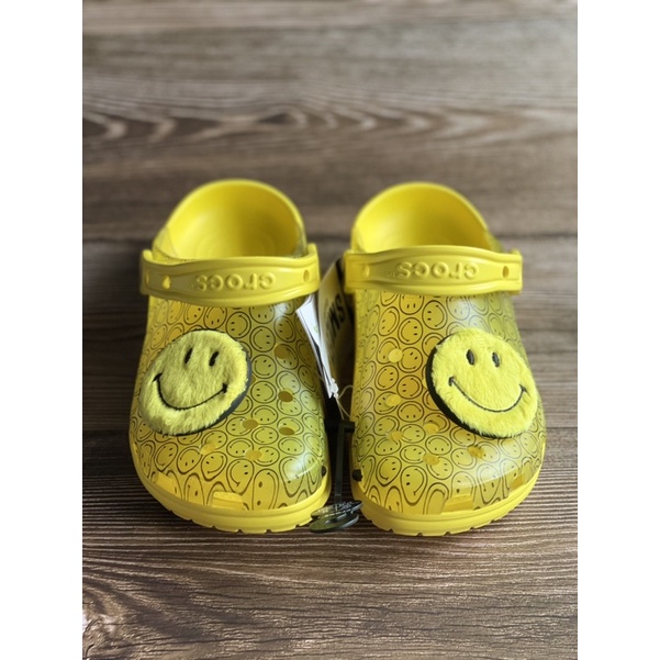 [พร้อมส่ง] ใหม่!! แท้!!! Crocs classic translucent Smiley Clog | Shopee ...