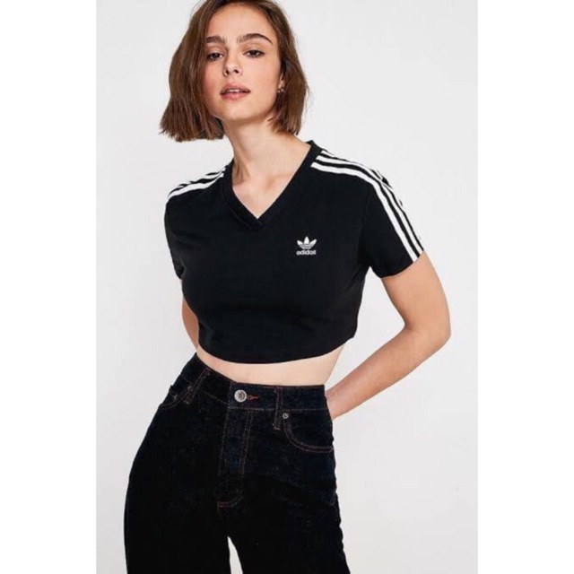 Adidas 3 stripes crop top เสื้อครอปคอวี สีแดง/ดำ | Shopee Thailand