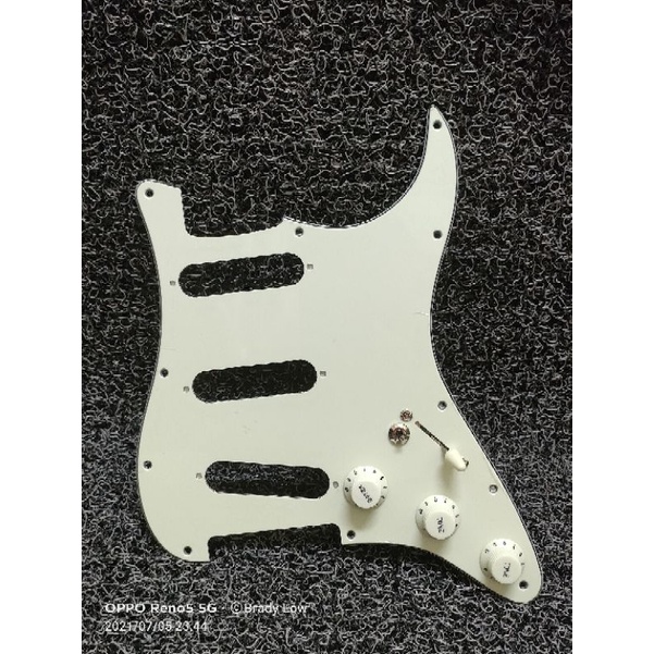 บังโคลน Strat 7 เสียง สายไฟปิ๊กการ์ด ไม่มีปิ๊กอัพ | Shopee Thailand