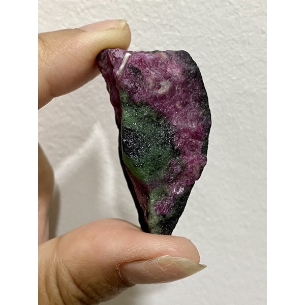 รู้บี้ซอยไซต์(Ruby In Zoisite) "หินแห่งการเชื่อมต่อสมองและหัวใจ ...