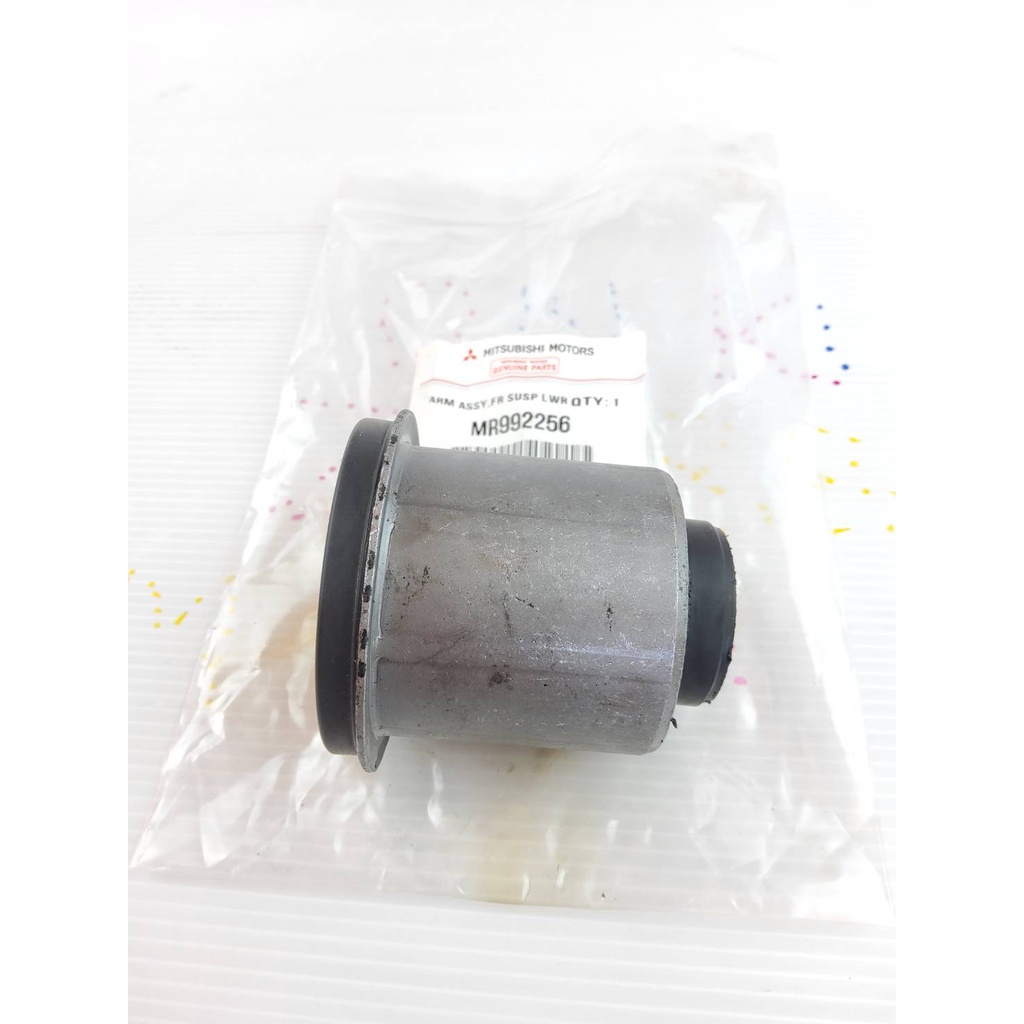 บู๊ชปีกนกล่าง ไททัน 4WD#MR992256 *****สั่งง่ายส่งด่วนทุกวัน ...