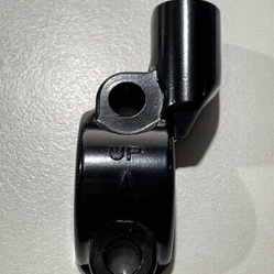 5YPF586710 ปะกับกระปุกดิสค์ หูยึดกระจกขวา Spark Nano Spark135 สีดำ ...