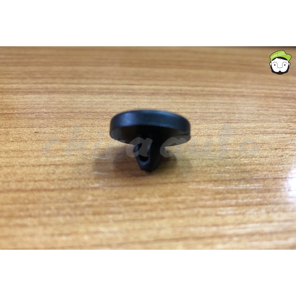 พลาสติกรองสวิทช์ไฟเบรค Toyota Camry (90541-06036-1) แท้ห้าง Chiraauto ...