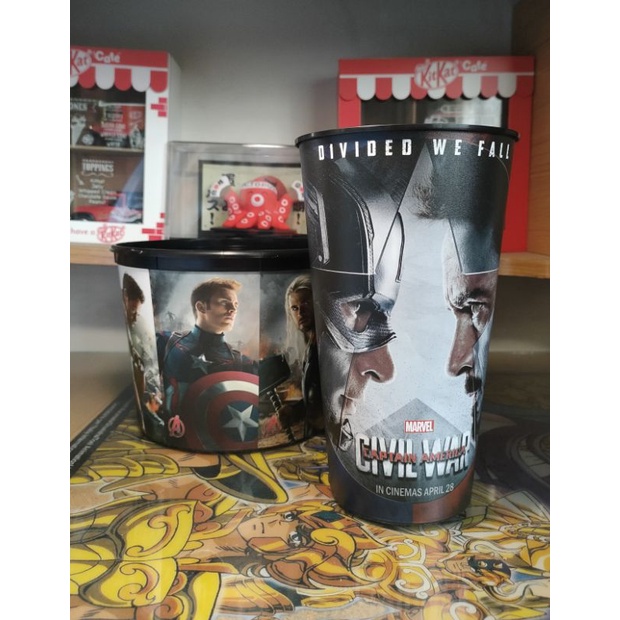 แก้วน้ำและถังป๊อปคอร์นของ Major Cineplex จากภาพยนตร์เรื่อง Captain ...